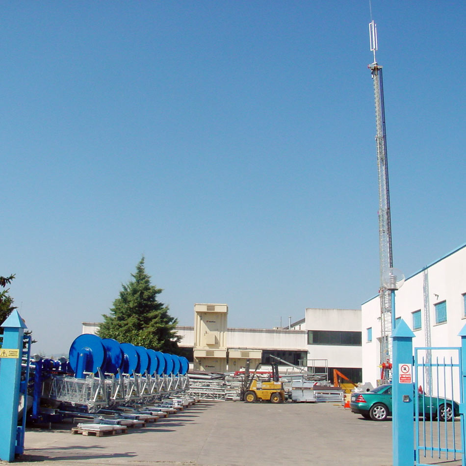 Traliccio Telescopico Mobile per ripetitori ed antenne